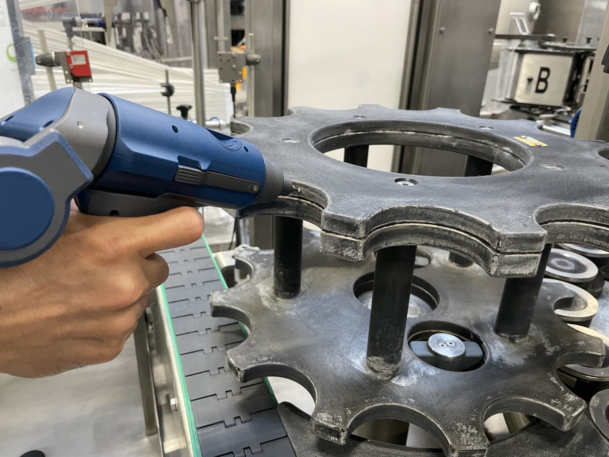 Format changeover on entire bottling line - BBM Packaging